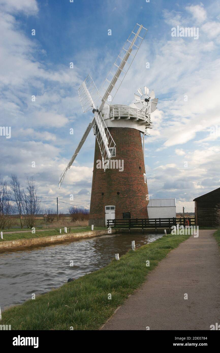 Horsey wind pump, Horsey Mere in Norfolk Stock Photo - Alamy