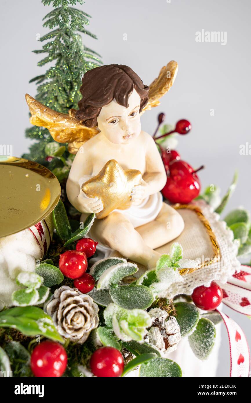 Advent wreath with silver ribbons Stock Photo - Alamy