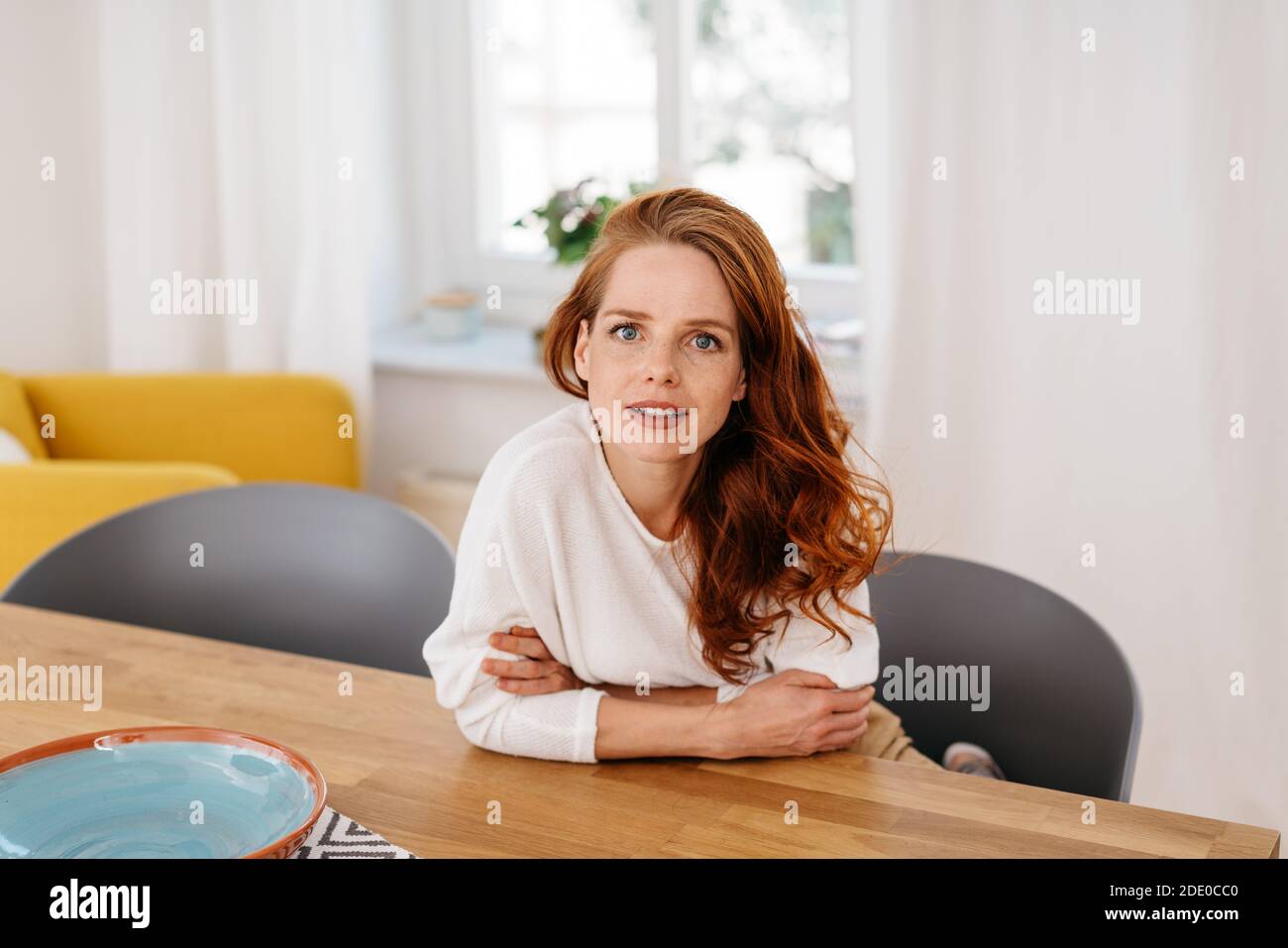 People staring in wonderment hi-res stock photography and images - Alamy
