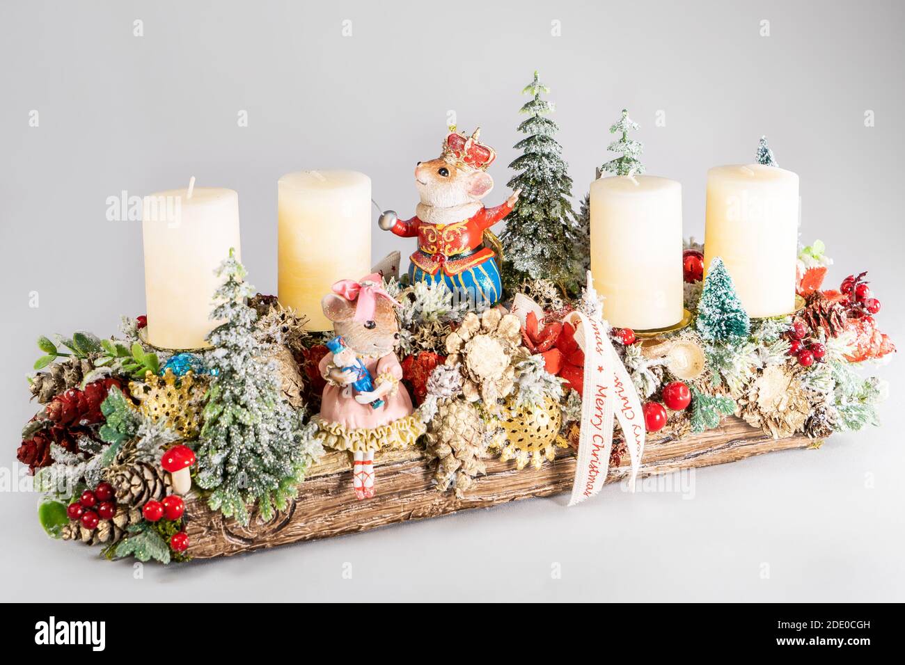 Advent wreath with silver ribbons Stock Photo - Alamy