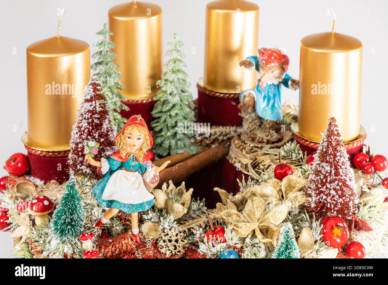 Advent wreath with silver ribbons Stock Photo - Alamy
