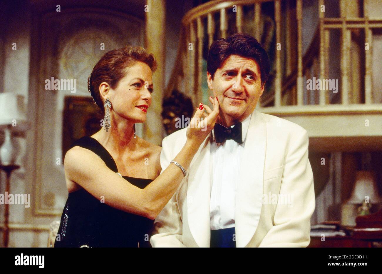 Globe theatre stage london hi-res stock photography and images - Alamy