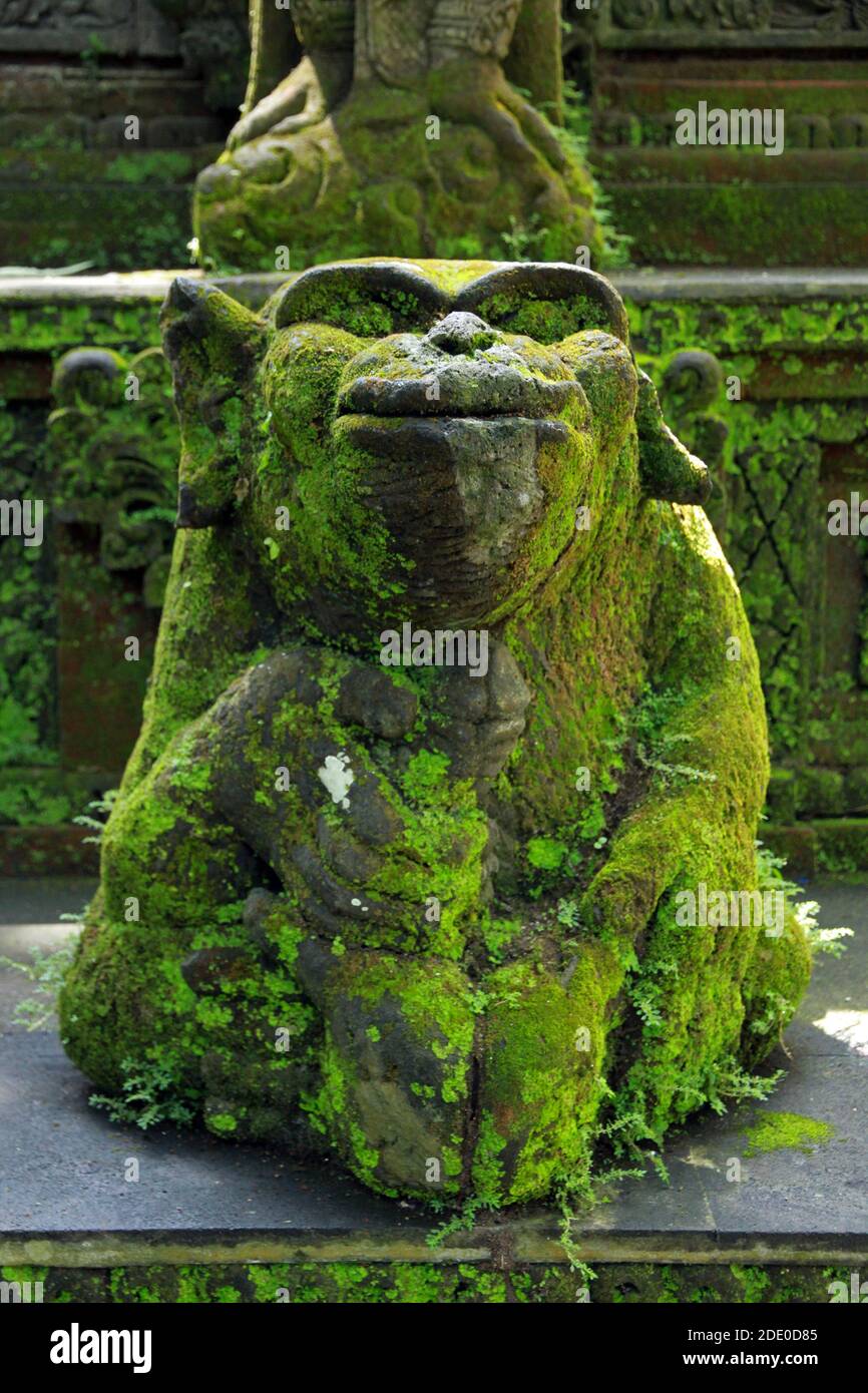 Old sculptures in Ubud Monkey Forest, Mandala Suci Wenara Wana, Ubud ...