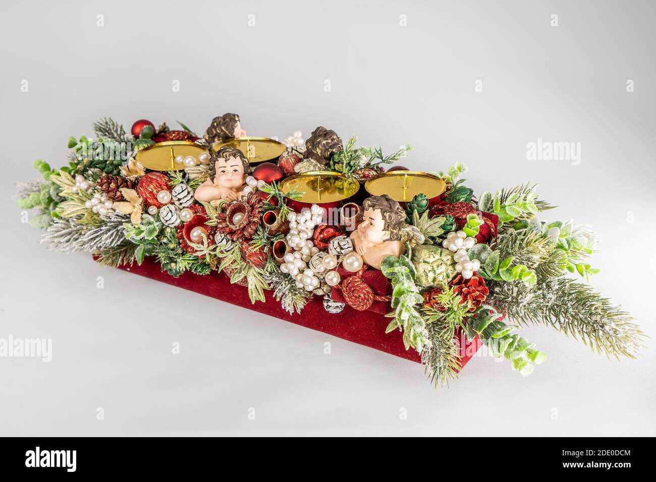 Advent wreath with silver ribbons Stock Photo - Alamy