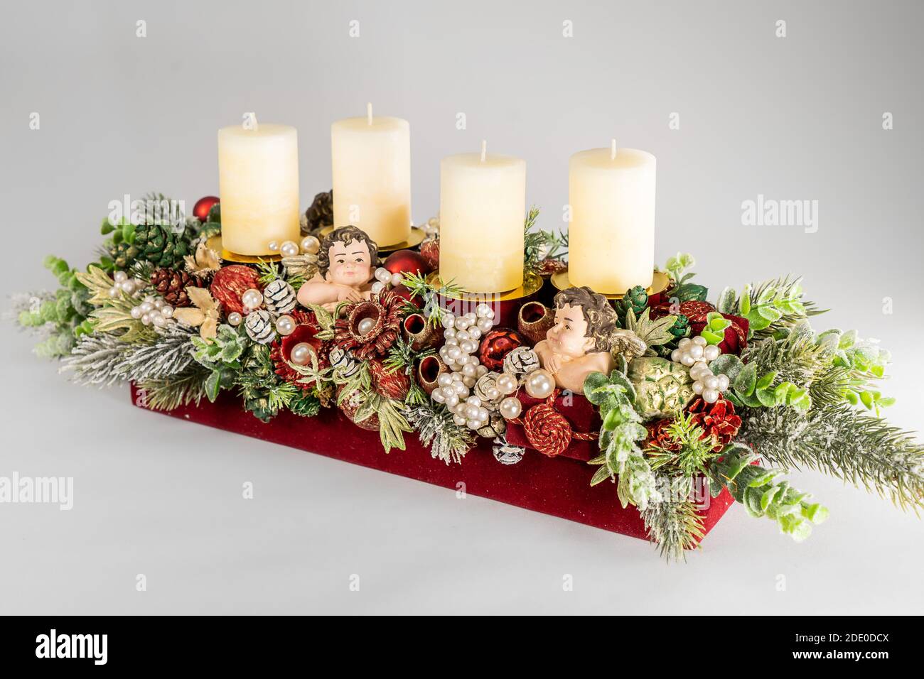Advent wreath with silver ribbons Stock Photo - Alamy