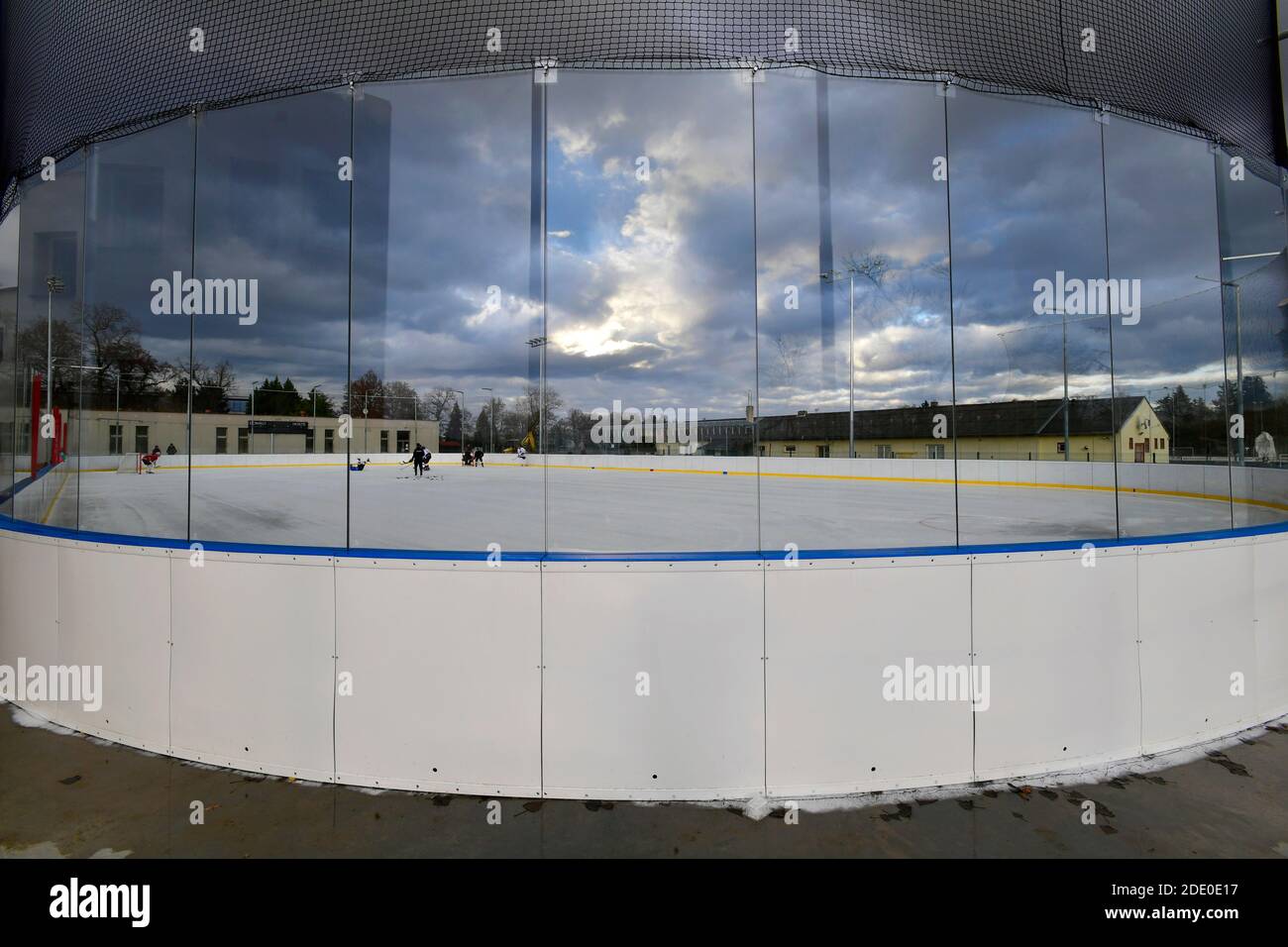 Small hockey arena hi-res stock photography and images - Alamy