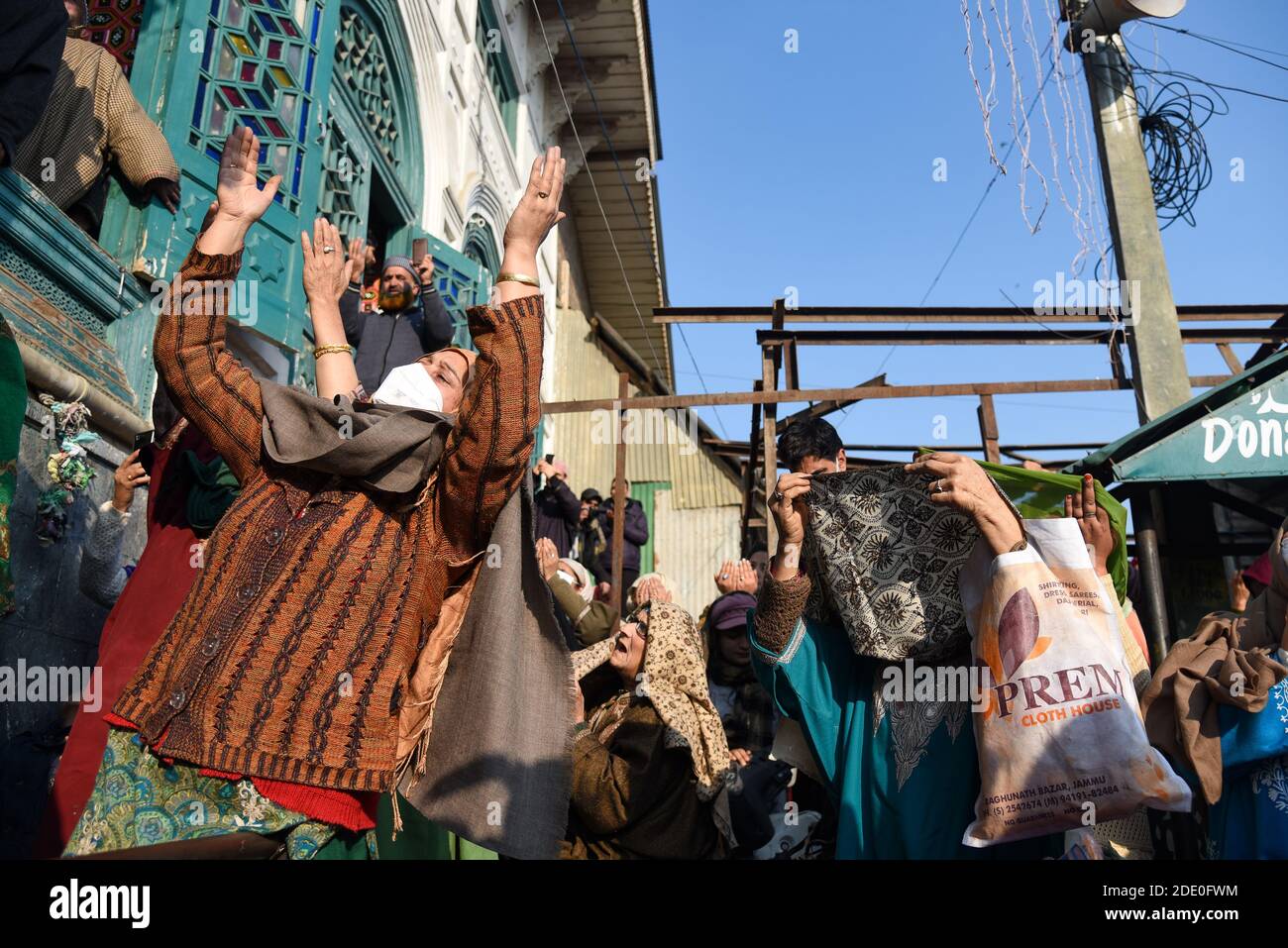 Muslim peer hi-res stock photography and images - Alamy