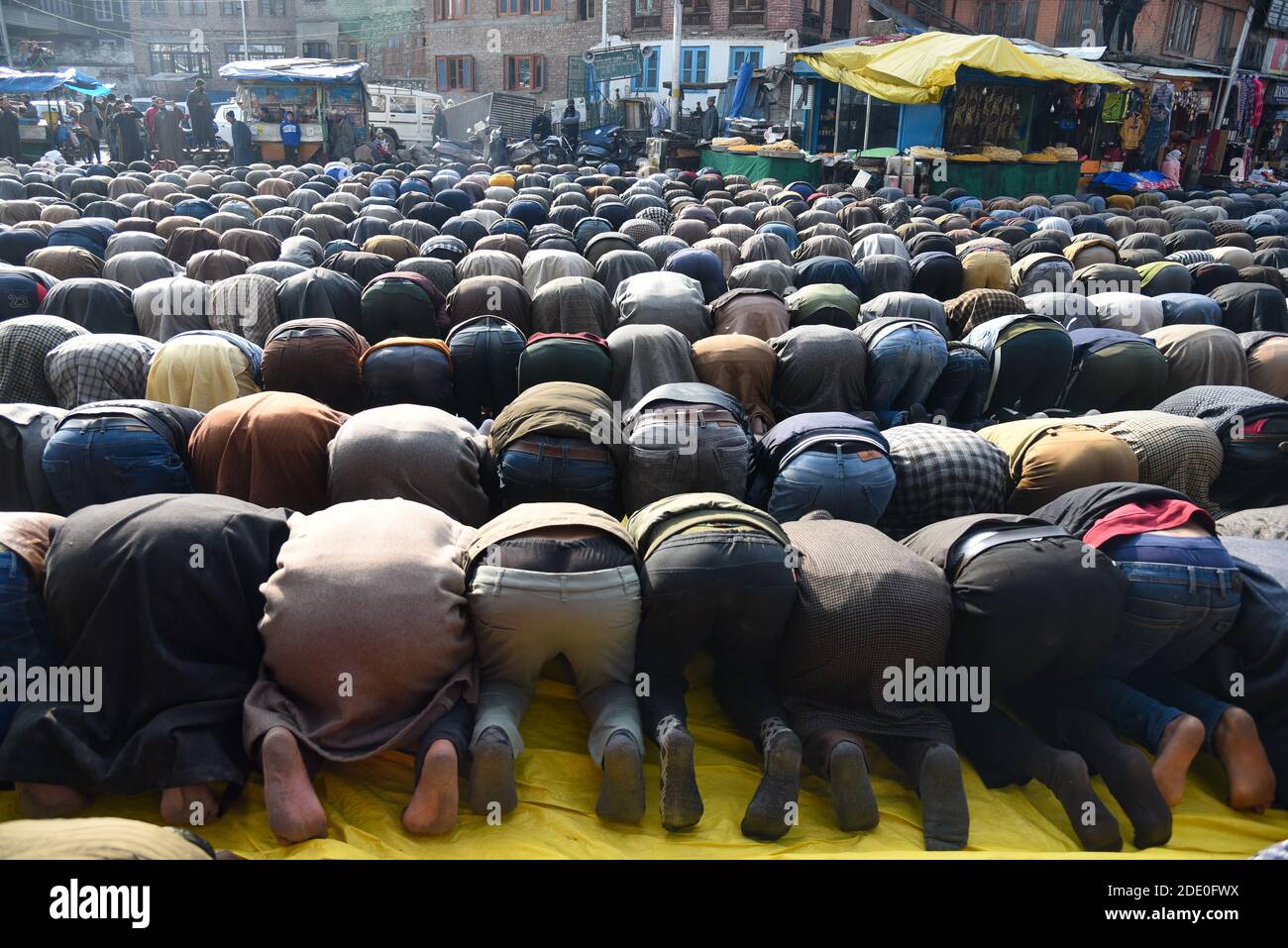 Muslim peer hi-res stock photography and images - Alamy