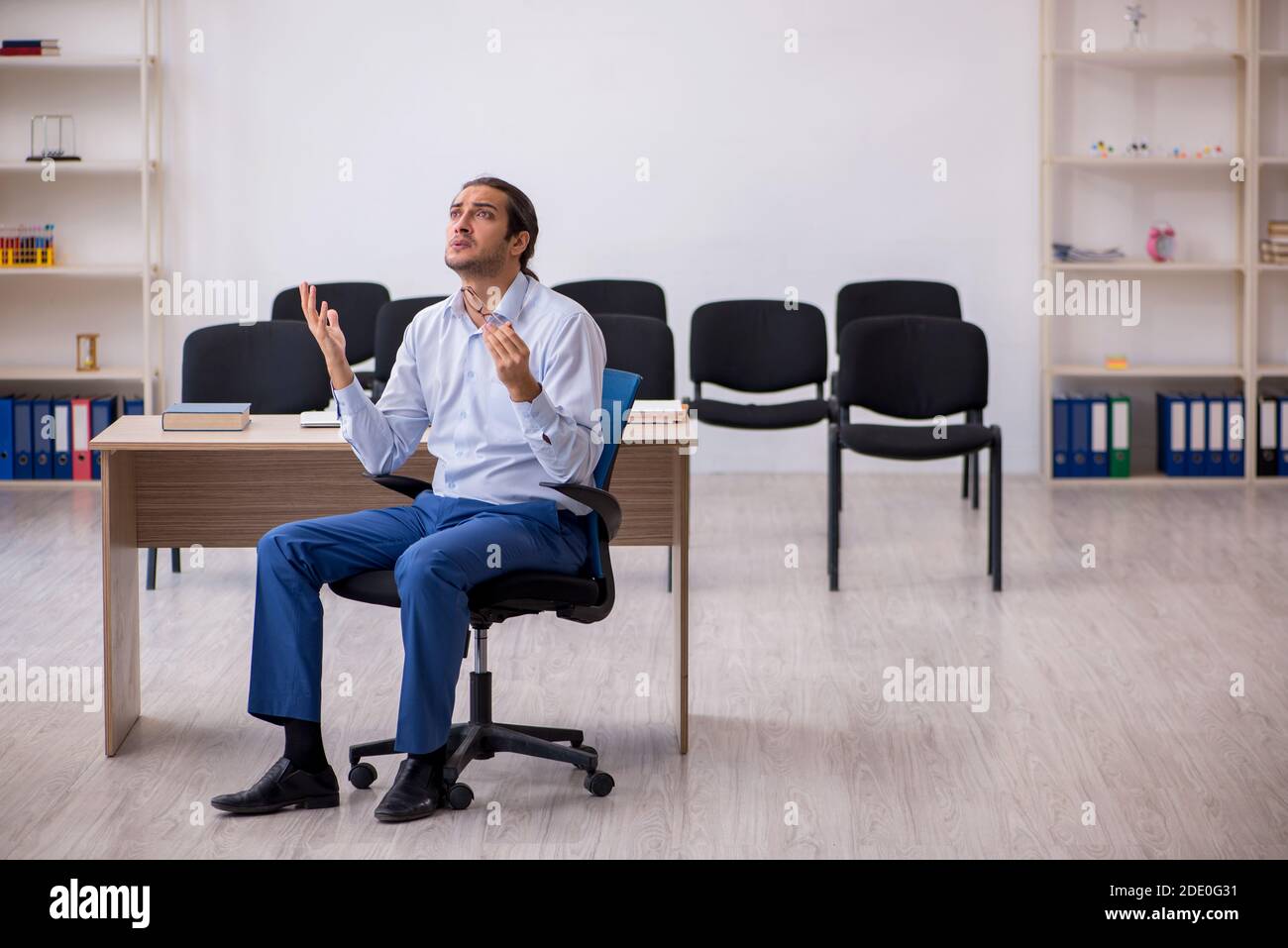 Praying seminar hi-res stock photography and images - Alamy