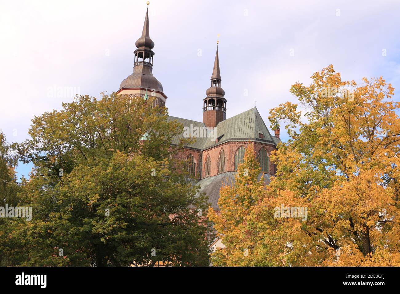 Historische Gebäude in der Altstadt von Stralsund in Mecklenburg ...