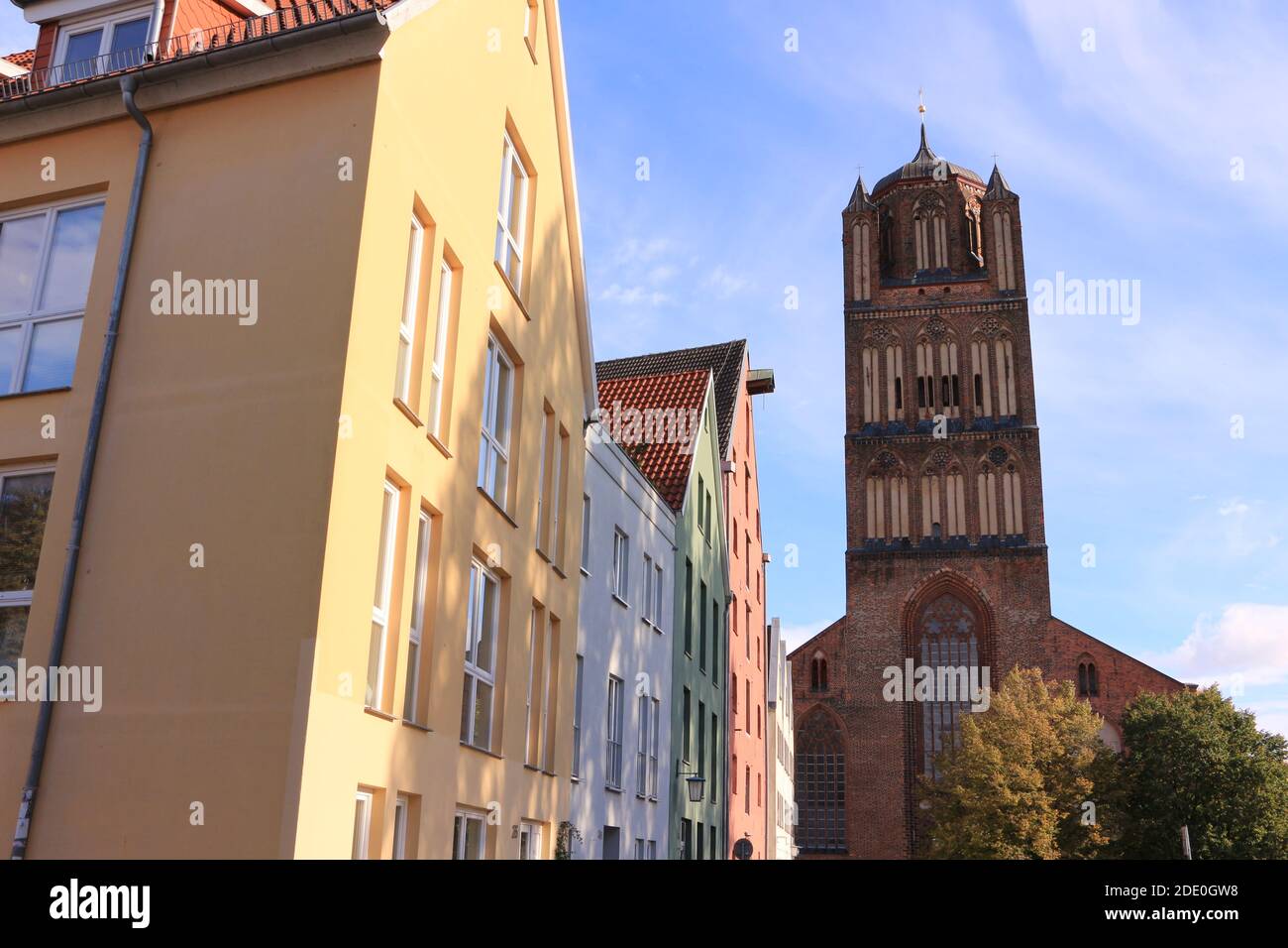 Historische Gebäude in der Altstadt von Stralsund in Mecklenburg ...