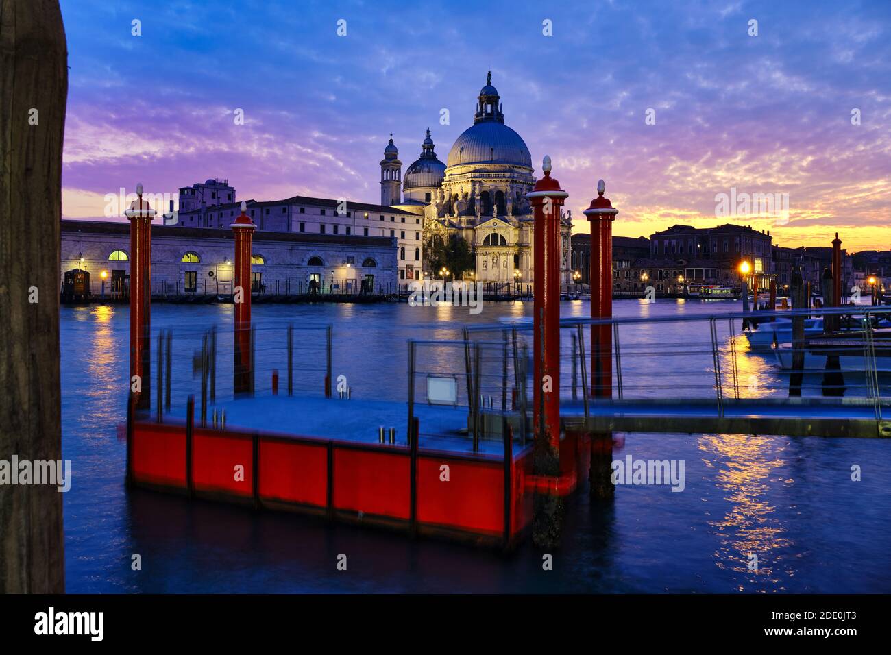 Dawn and sunset landscape sky tour hi-res stock photography and images ...