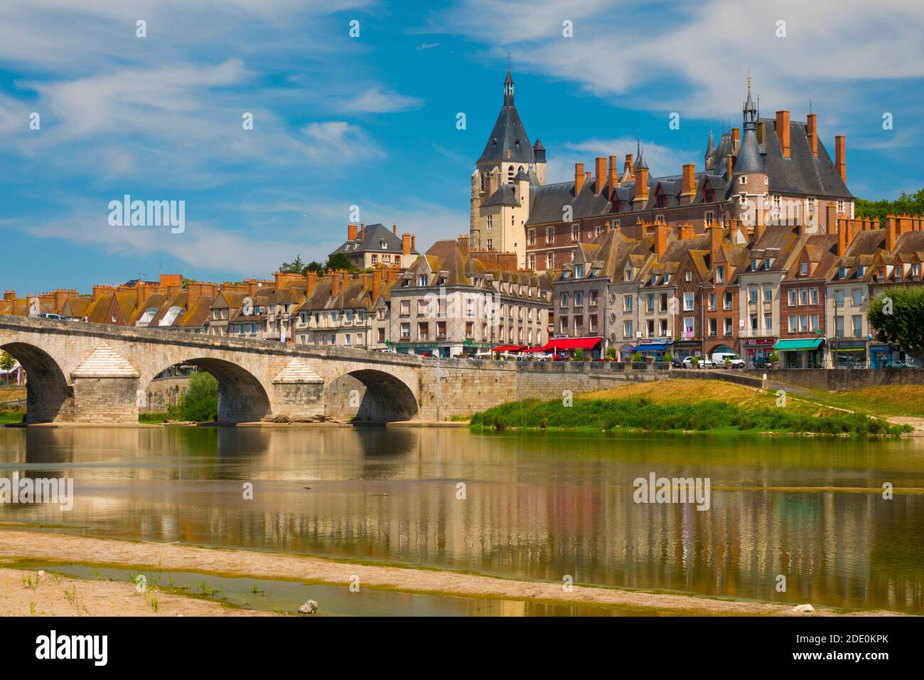 France, Loiret (45), Gien, old bridge also called Anne-de-Beaujeu ...
