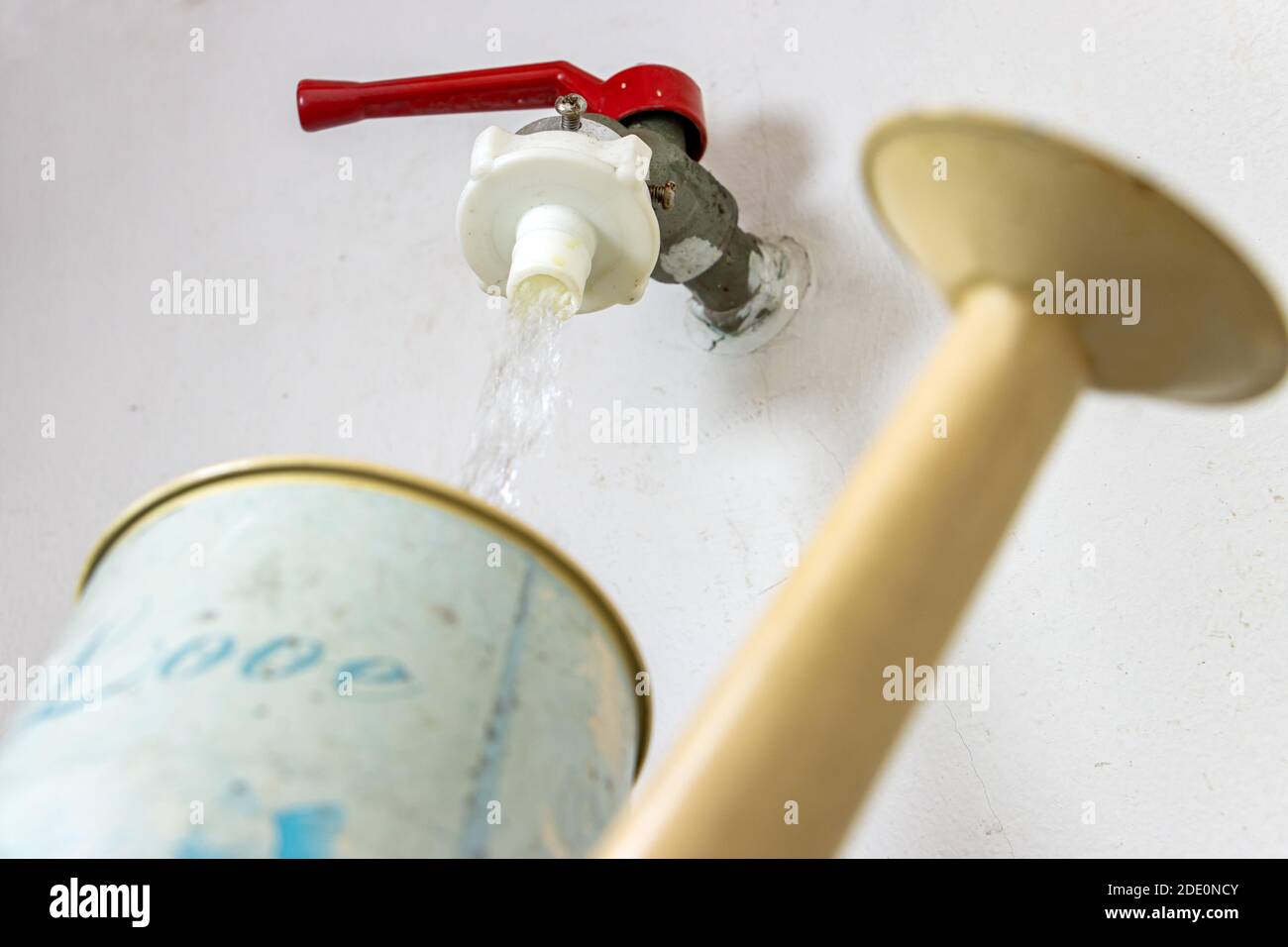 Watering can sink hi-res stock photography and images - Alamy