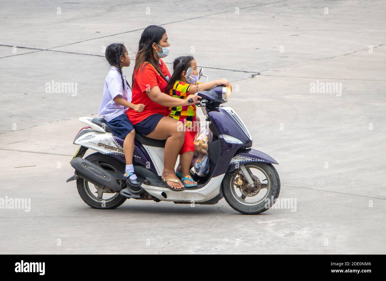 Mother daughter motorbike hi-res stock photography and images - Alamy