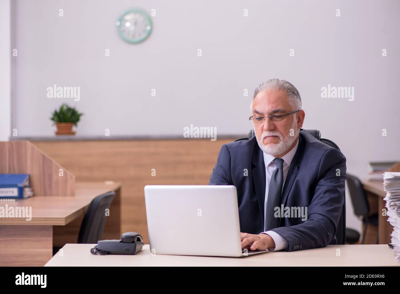 Old employee working in the office Stock Photo - Alamy