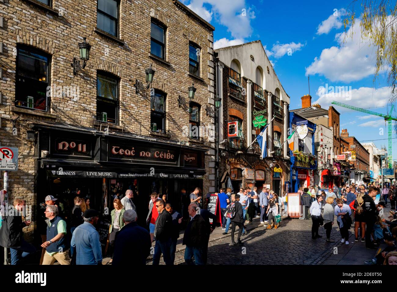 Busy street scenes in Temple Bar, The Quays Dublin, Ireland Stock Photo ...