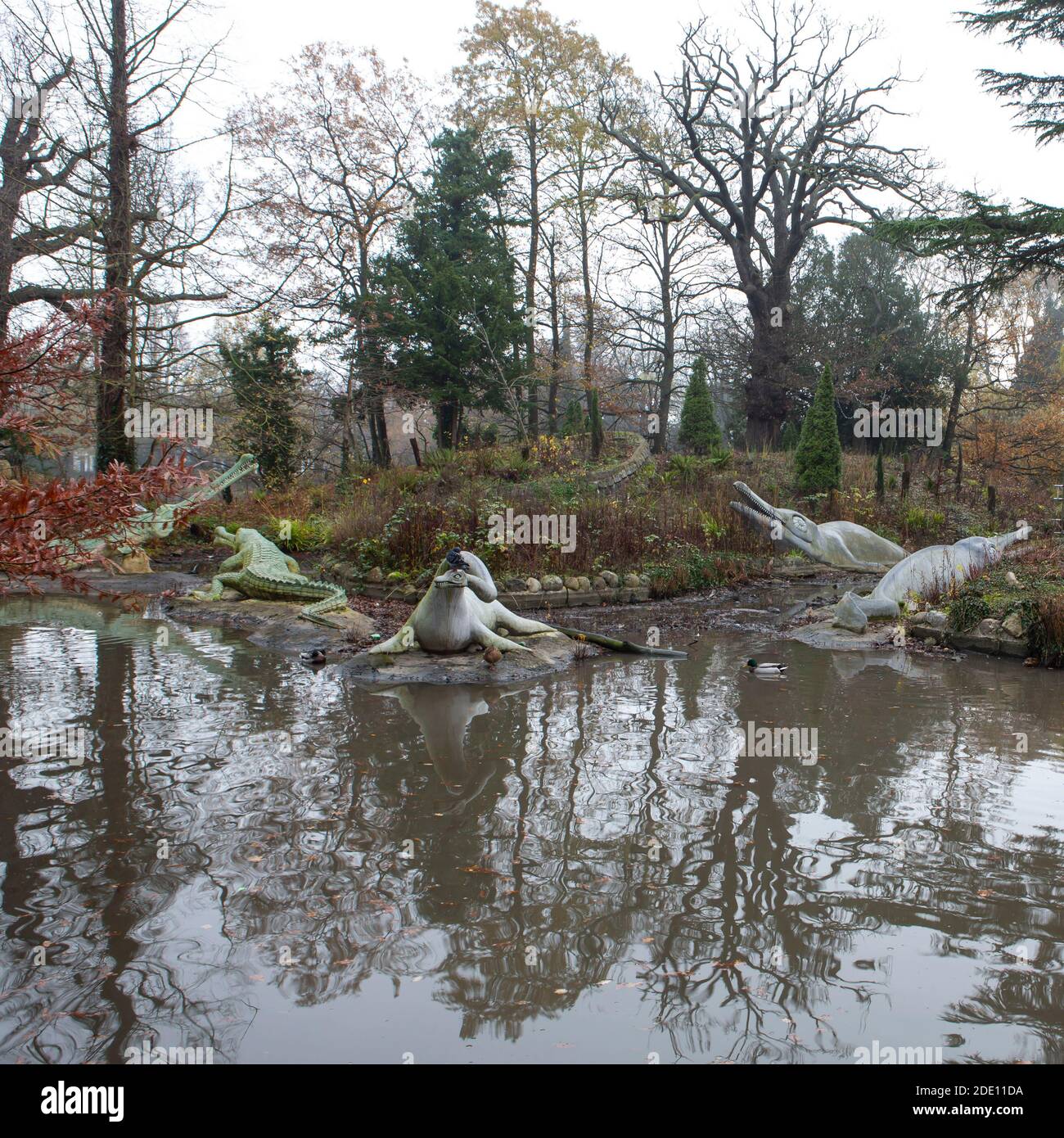 Crystal palace dinosaurs hi-res stock photography and images - Alamy