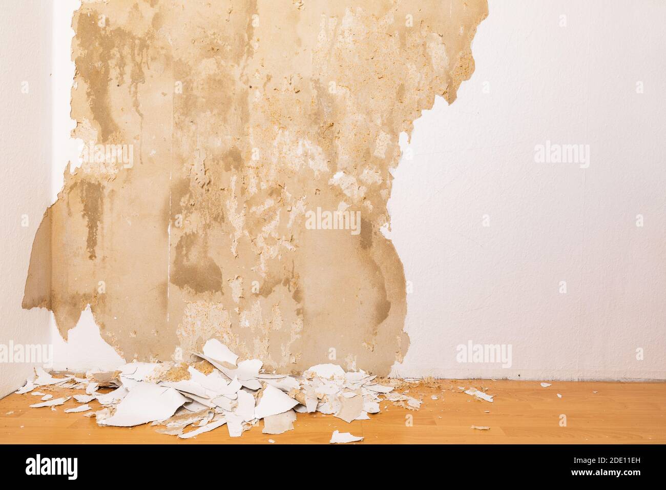 A white wall crumbling in a room Stock Photo - Alamy