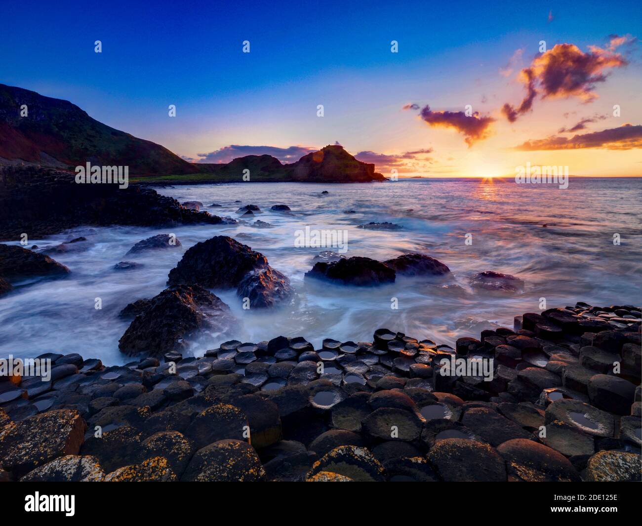 Hexagonal rocks hi-res stock photography and images - Alamy