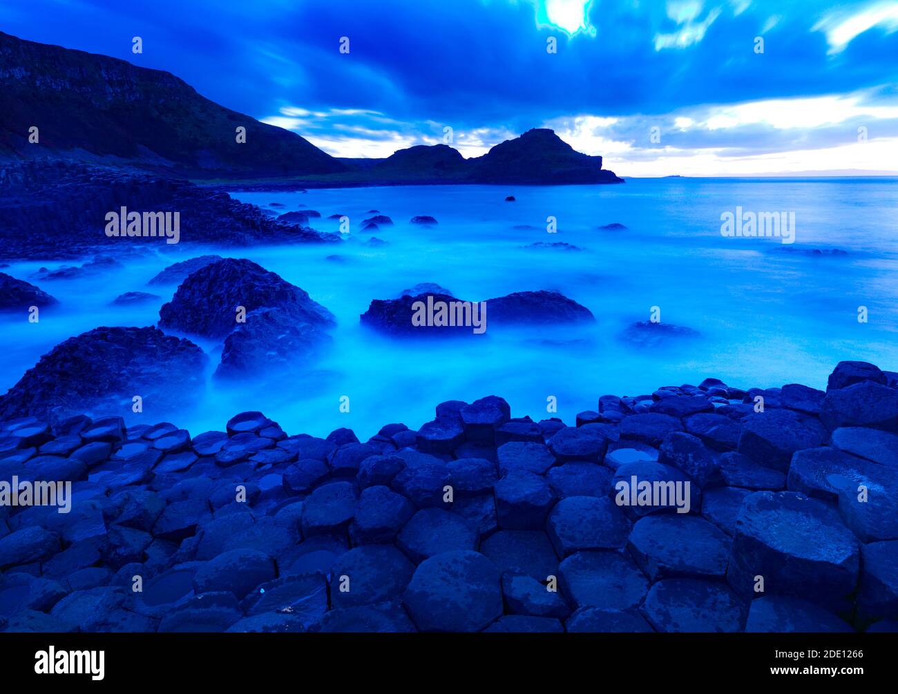 Hexagonal rocks hi-res stock photography and images - Alamy