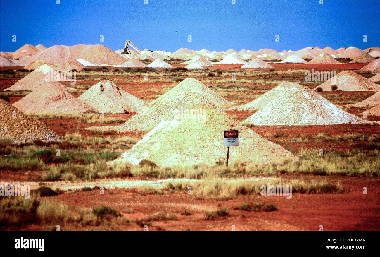 Lunar landscape outside Coober Pedy displays its own bizarre beauty ...