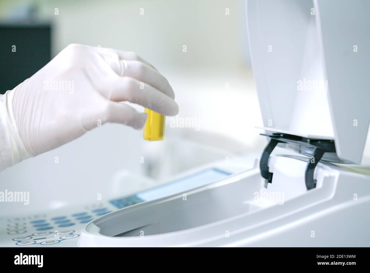 Spectrophotometer hi-res stock photography and images - Alamy