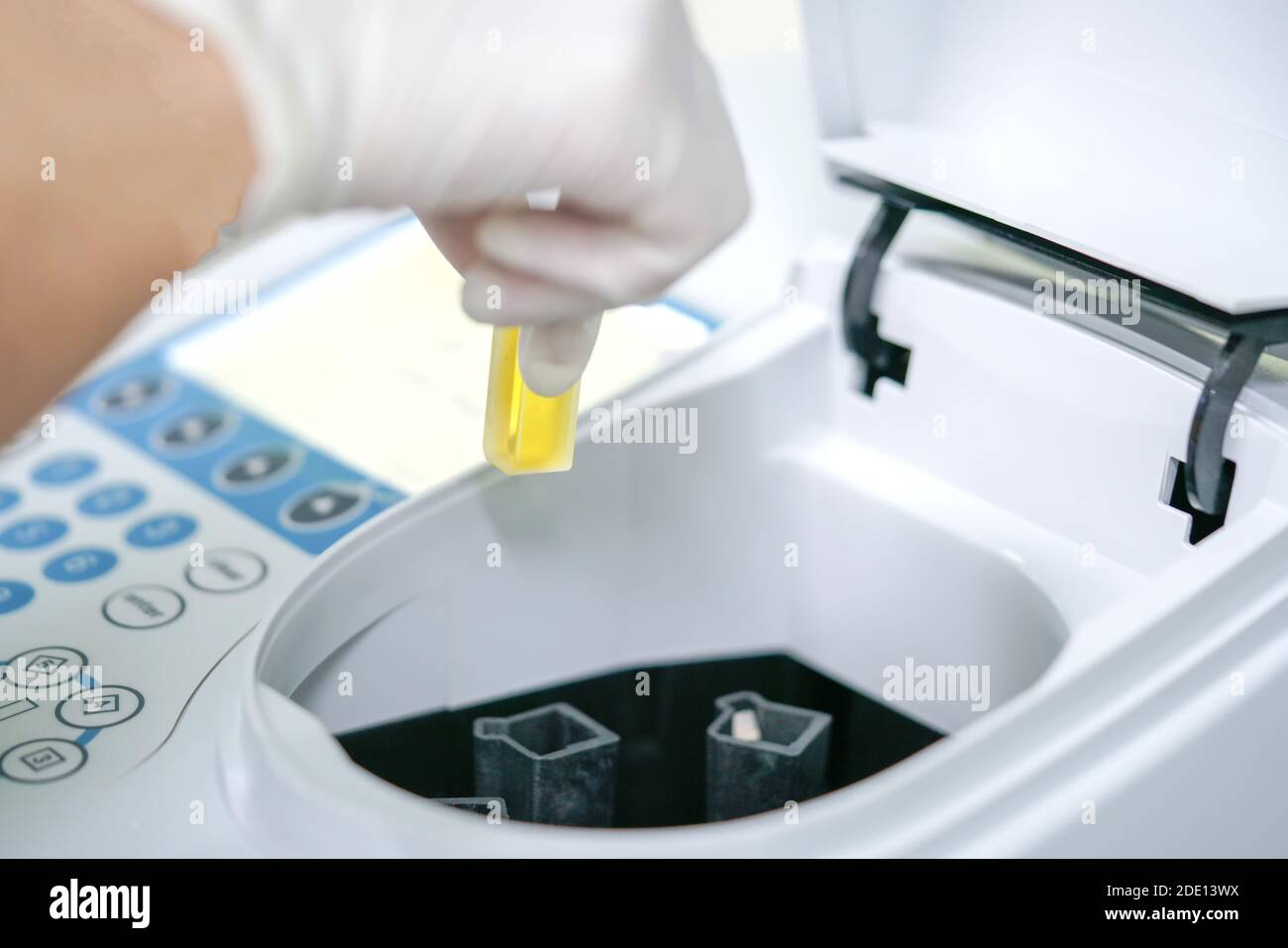 Spectrophotometer hi-res stock photography and images - Alamy