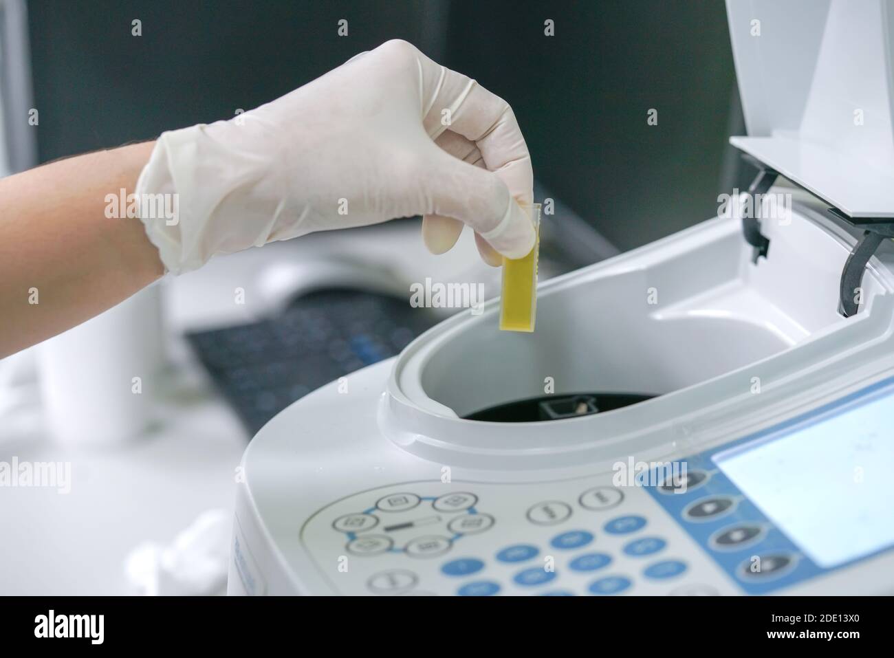 Spectrophotometery hi-res stock photography and images - Alamy