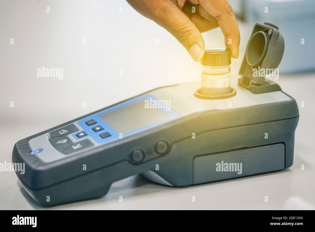 Spectrophotometer hi-res stock photography and images - Alamy
