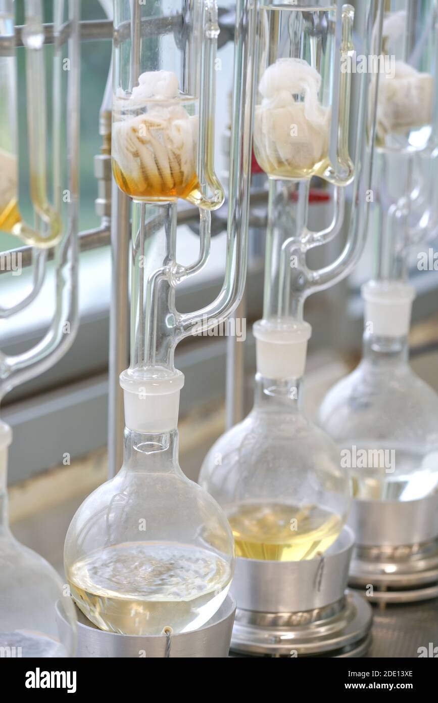 Soxhlet extractor hi-res stock photography and images - Alamy