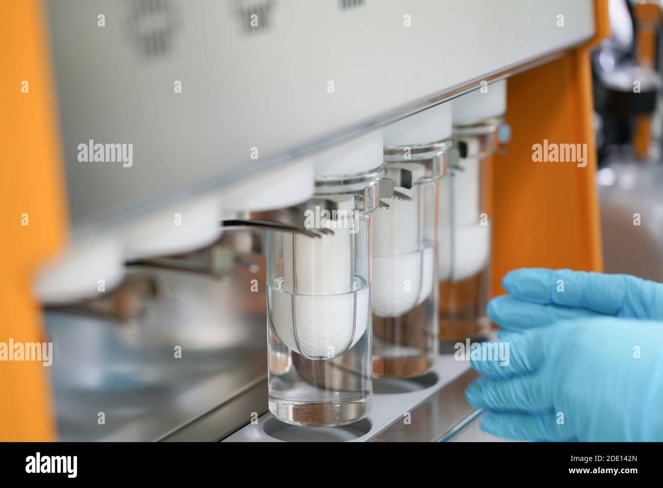 Soxhlet extractor hi-res stock photography and images - Alamy