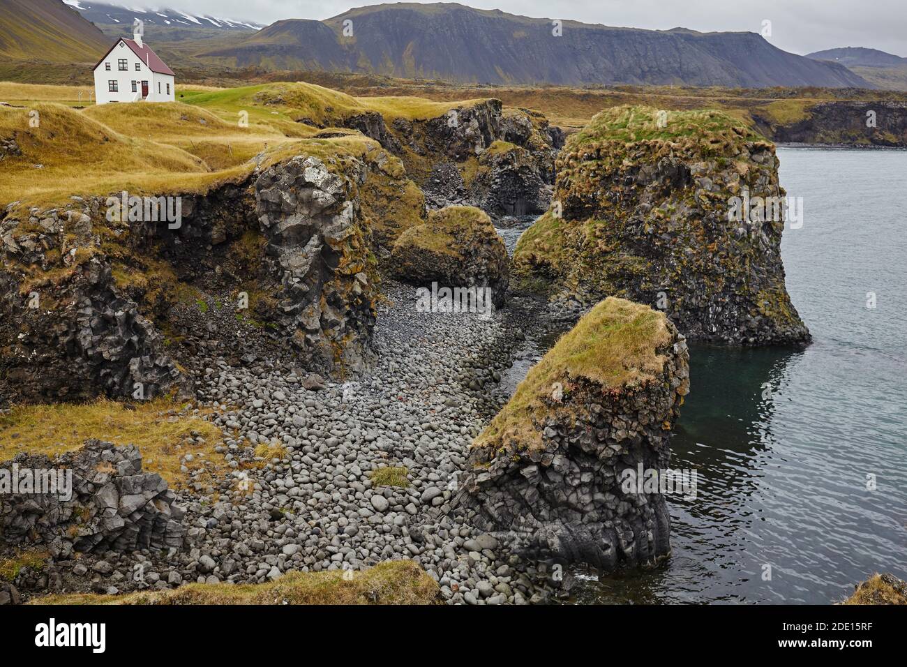 Lava cliffs hi-res stock photography and images - Alamy