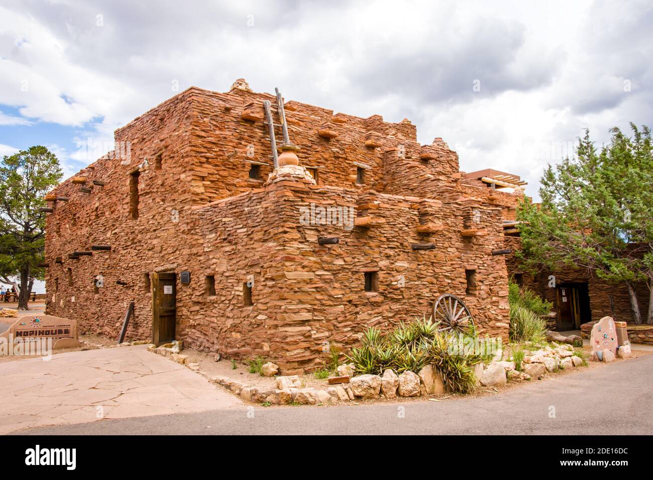 Hopi house grand canyon hi-res stock photography and images - Alamy