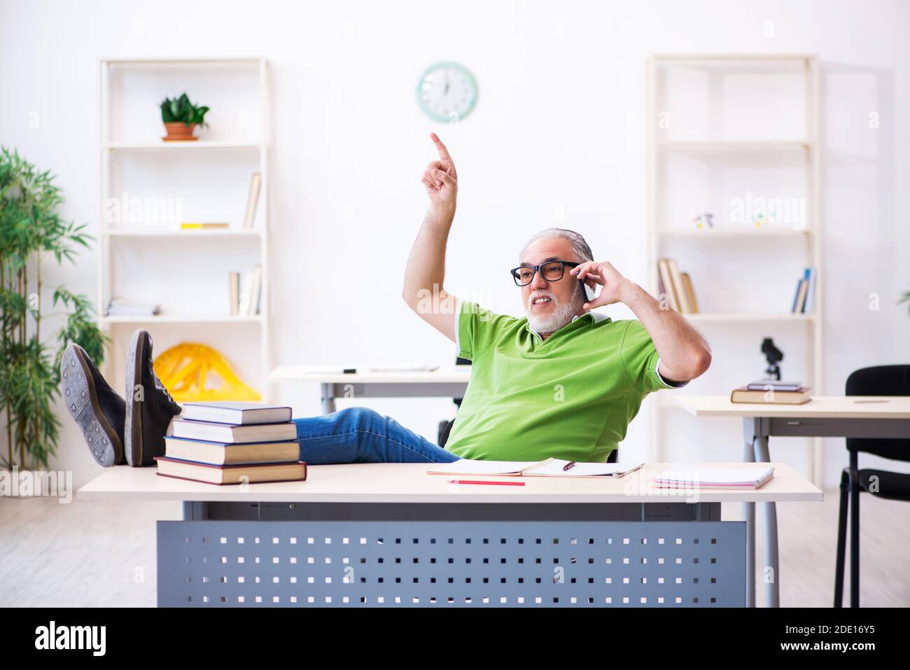 Older teacher talking classroom hi-res stock photography and images - Alamy