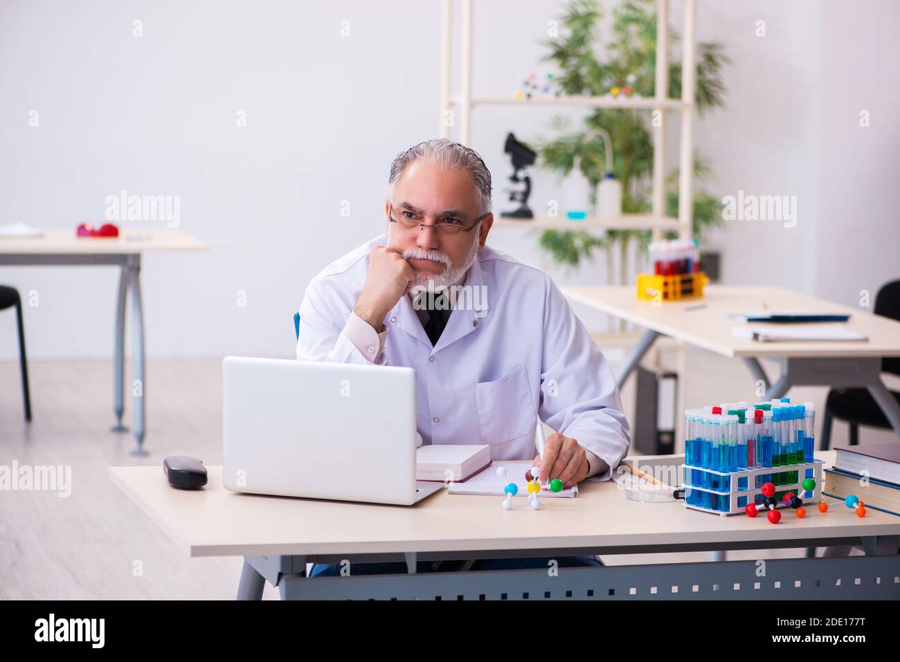 Senior male chemist taking notes Stock Photo - Alamy