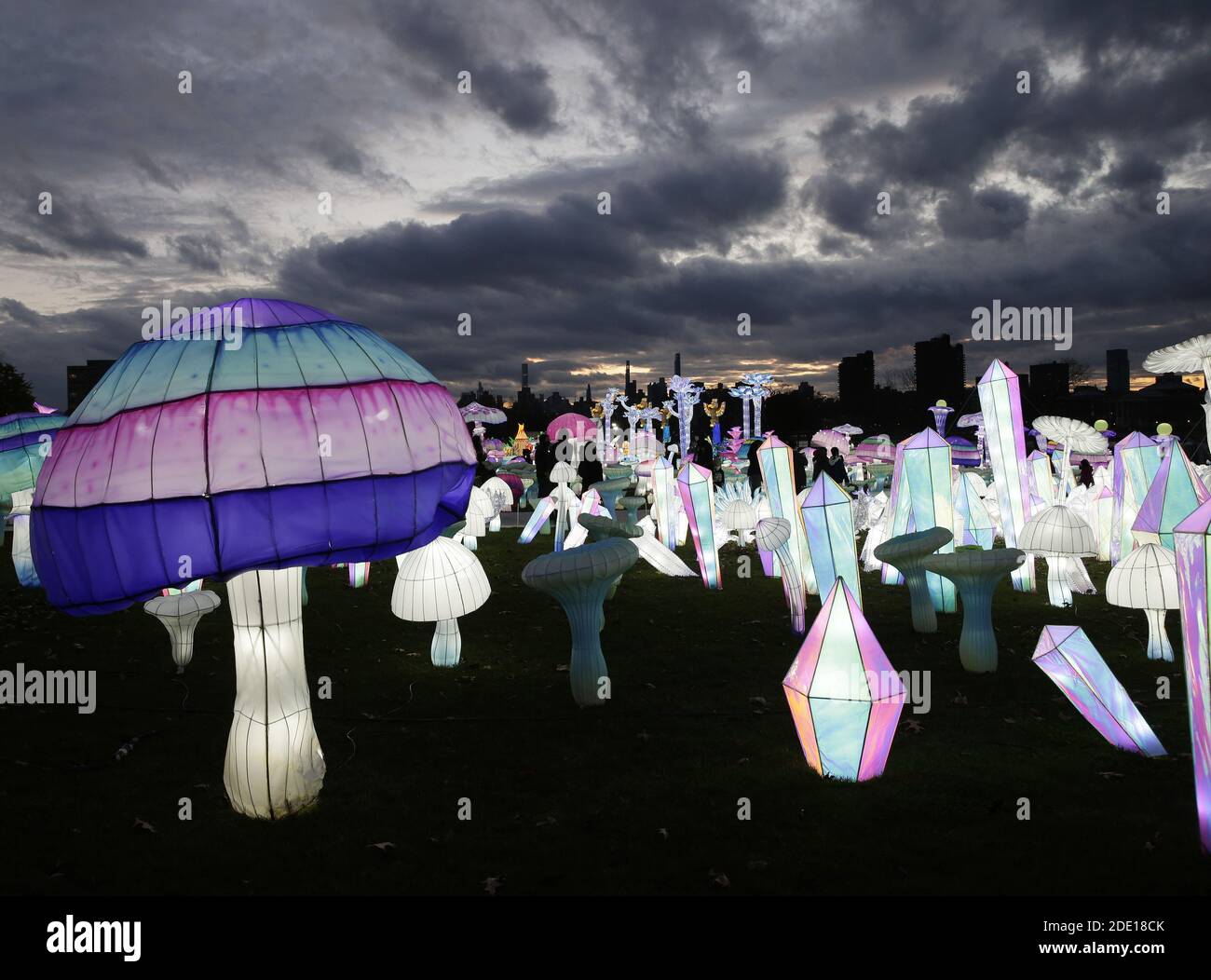 New York, United States. 27th Nov, 2020. Revelers walk the grounds of ...