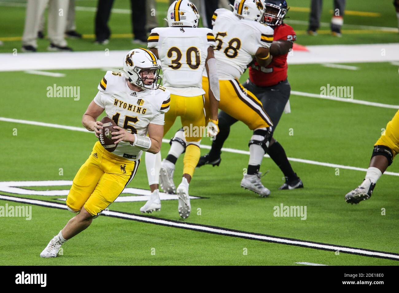 Las Vegas, NV, USA. 27th Nov, 2020. Wyoming Cowboys quarterback Levi ...