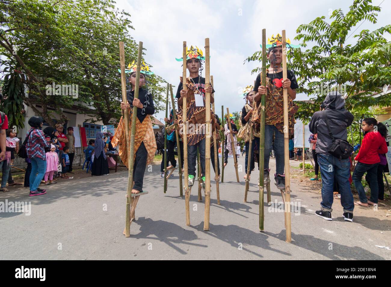 Asia traditional games children hi-res stock photography and images - Alamy