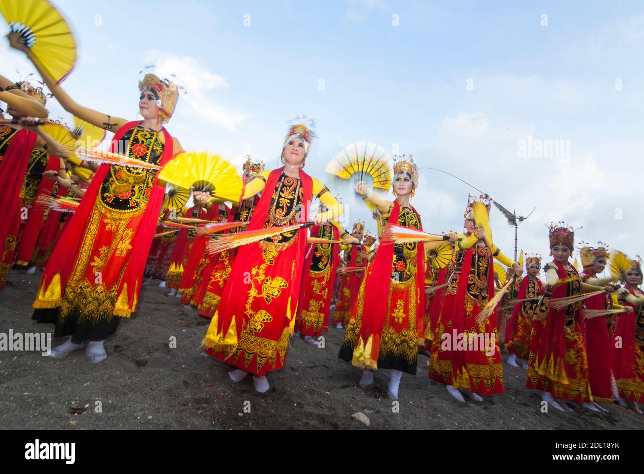 Gandrung dancer hi-res stock photography and images - Alamy