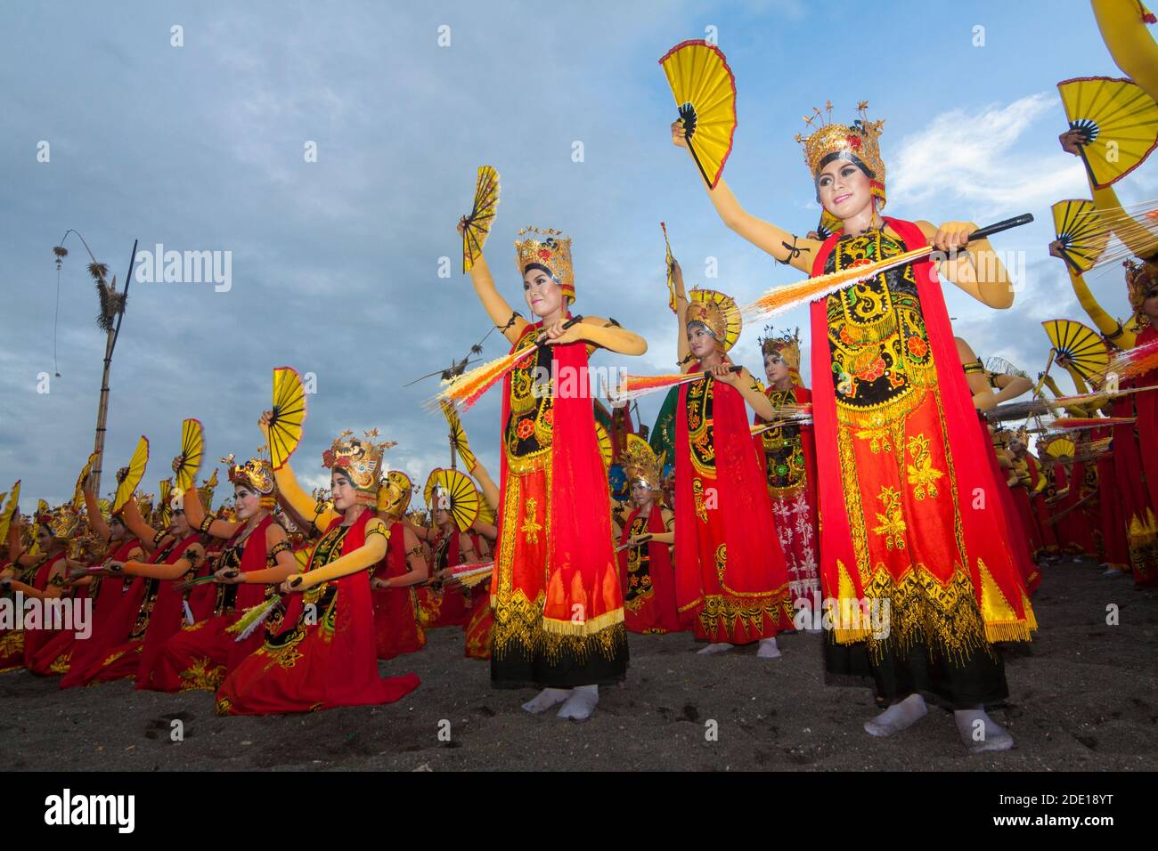 Gandrung dancer hi-res stock photography and images - Alamy