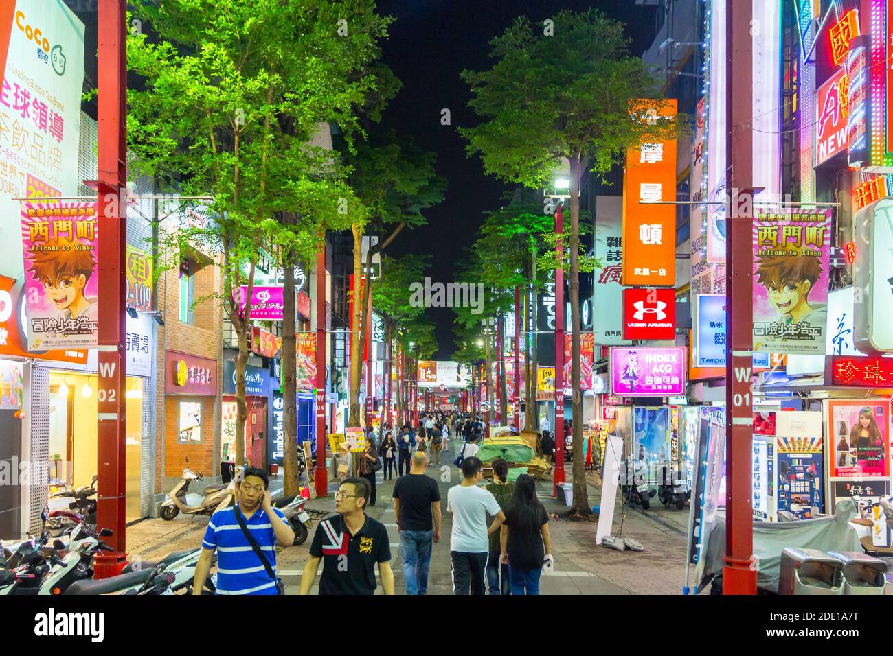 Lively Ximending street at night in Taipei, Taiwan Stock Photo - Alamy