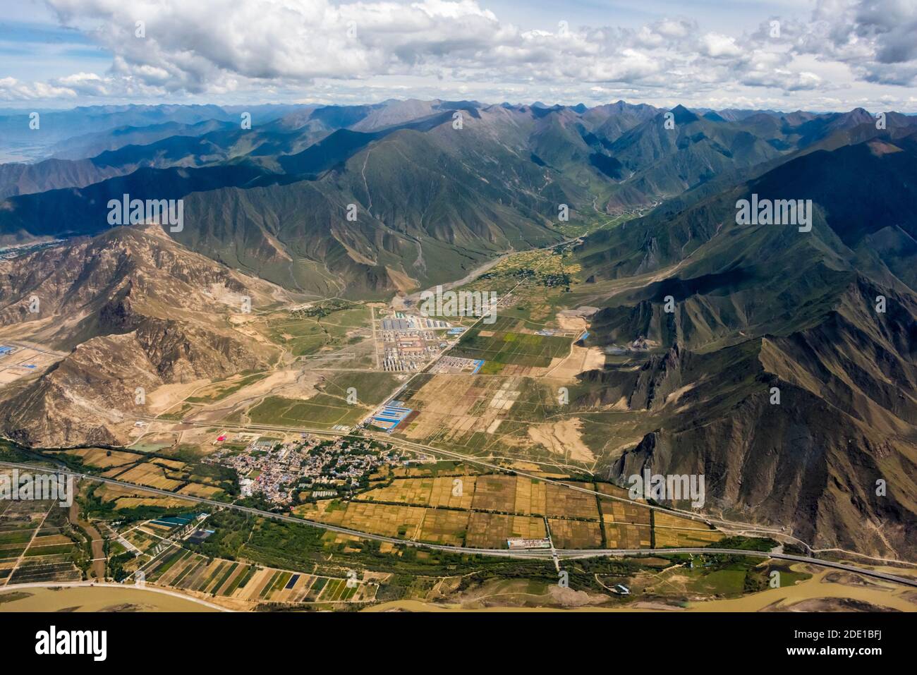 Lhasa valley hi-res stock photography and images - Alamy