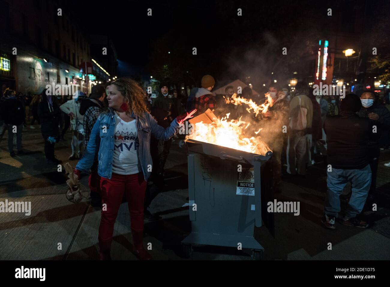 Dumpster night hi-res stock photography and images - Alamy