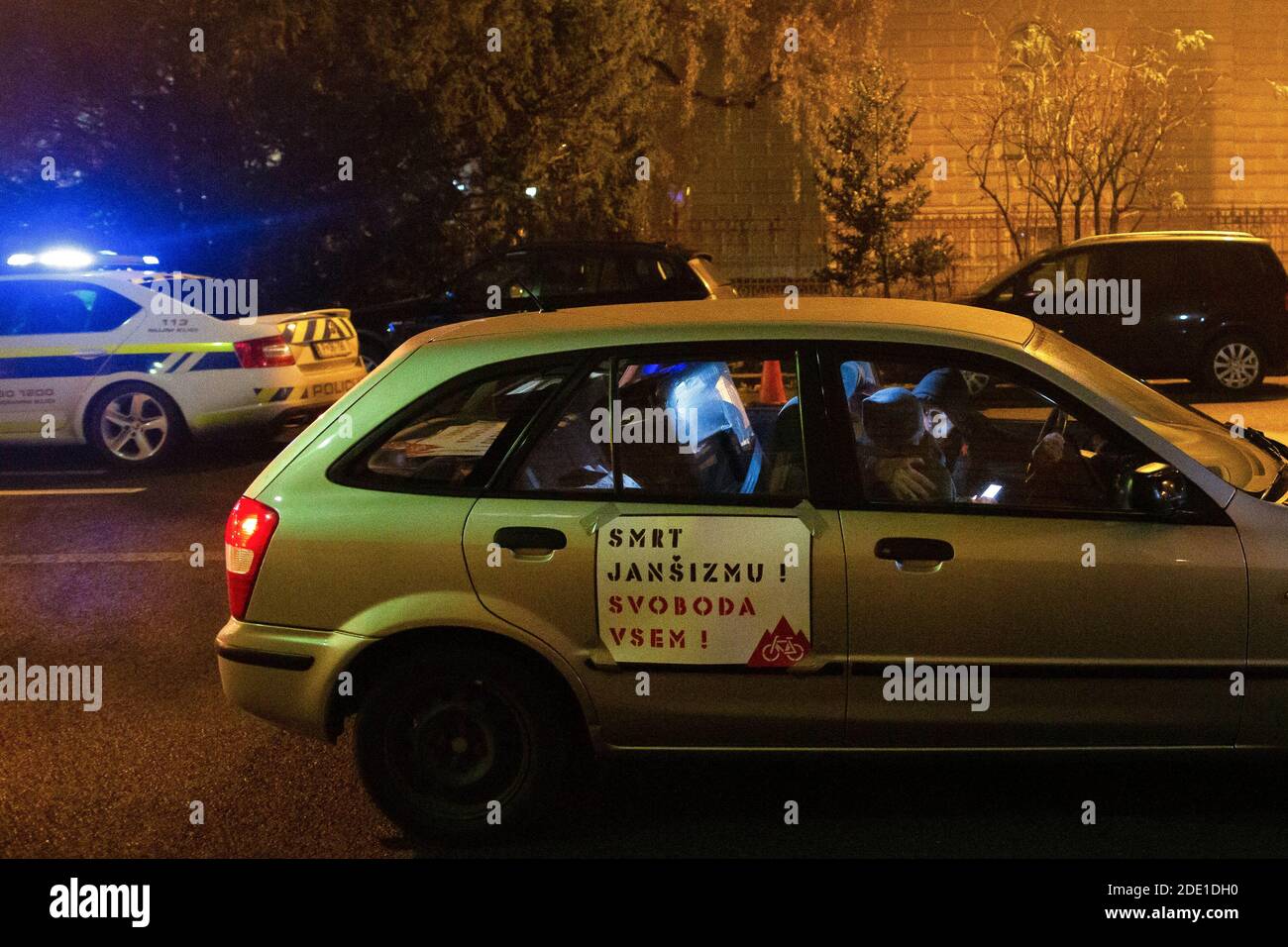 Protesters kiss hi-res stock photography and images - Alamy