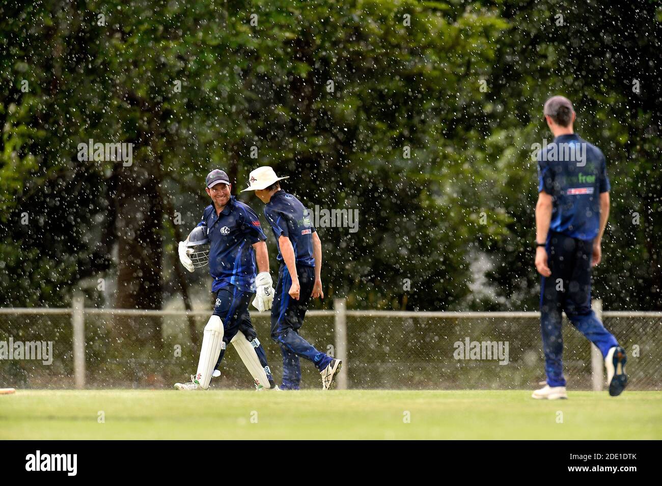 Cricketers walking off field during rain hi-res stock photography and ...