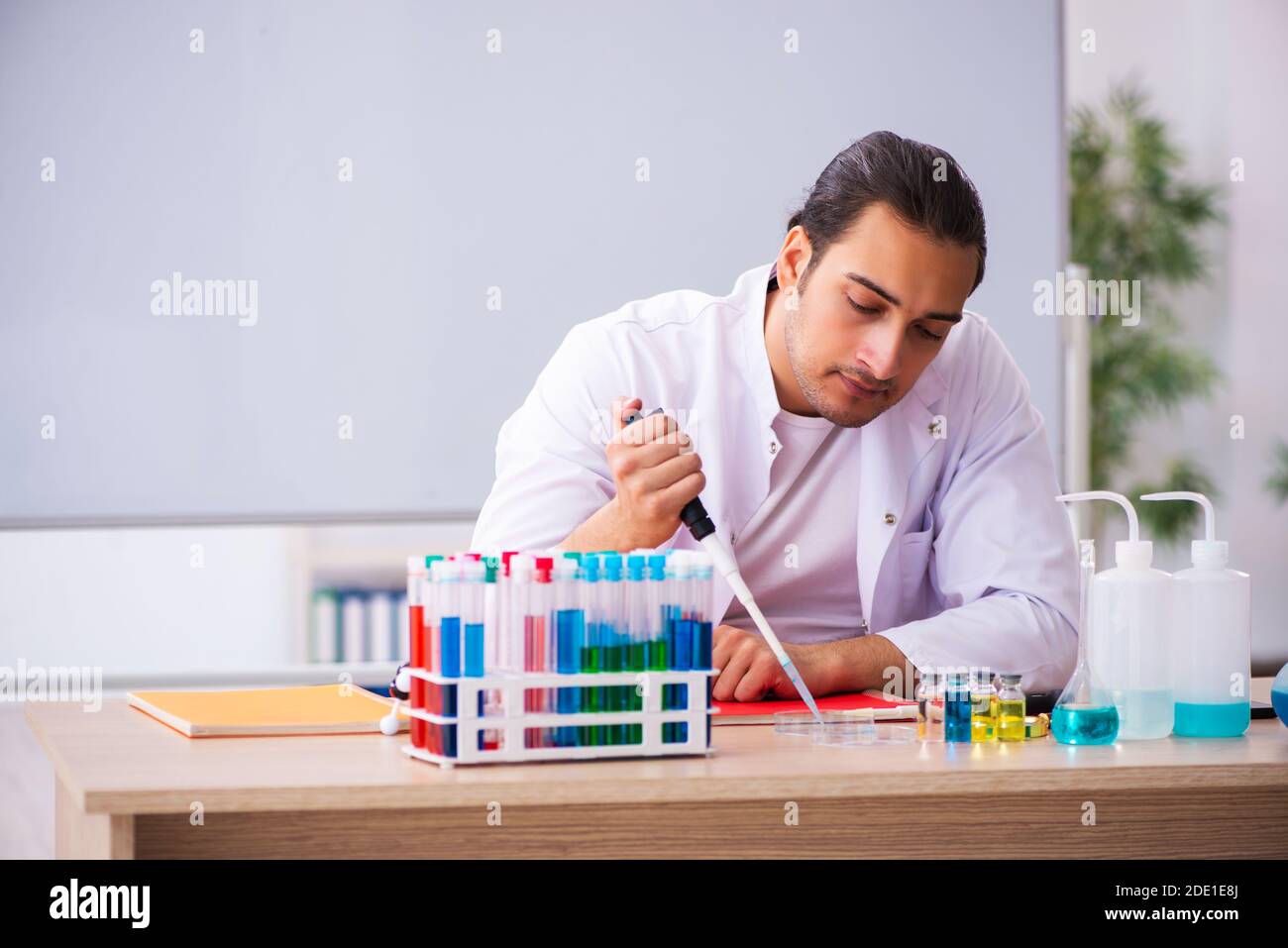 Young chemistry teacher in the classroom Stock Photo - Alamy
