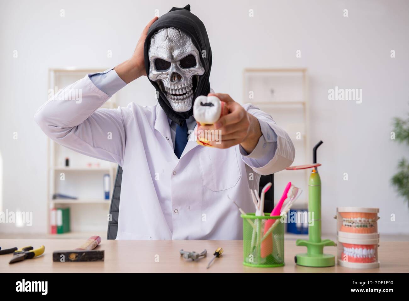 Demon dentist hi-res stock photography and images - Alamy