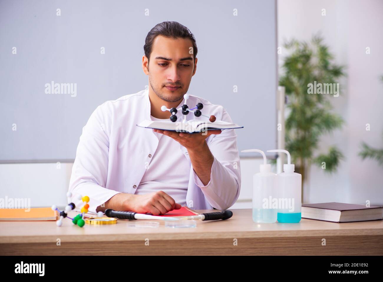 Young chemistry teacher in the classroom Stock Photo - Alamy