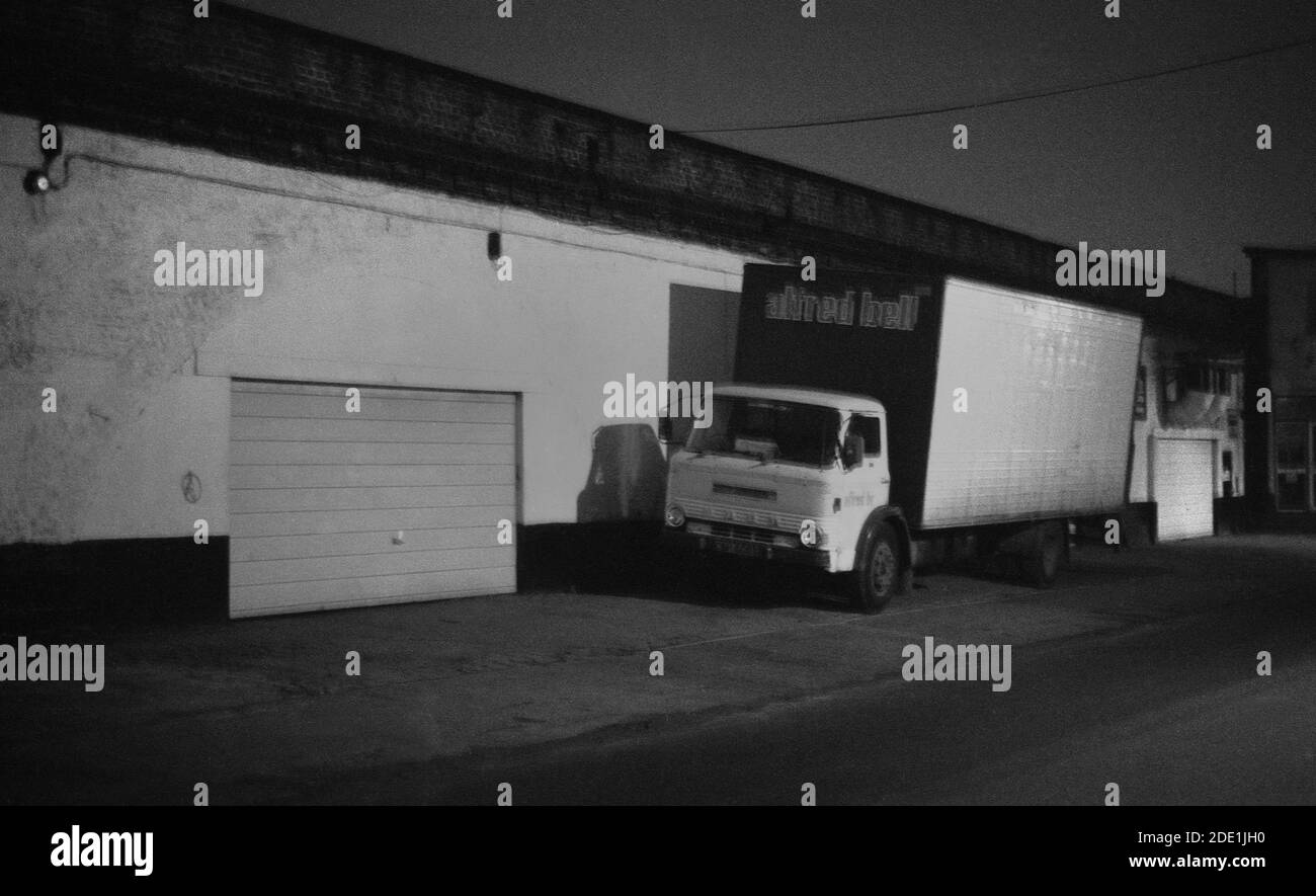 Lorry parked at night uk hi-res stock photography and images - Alamy